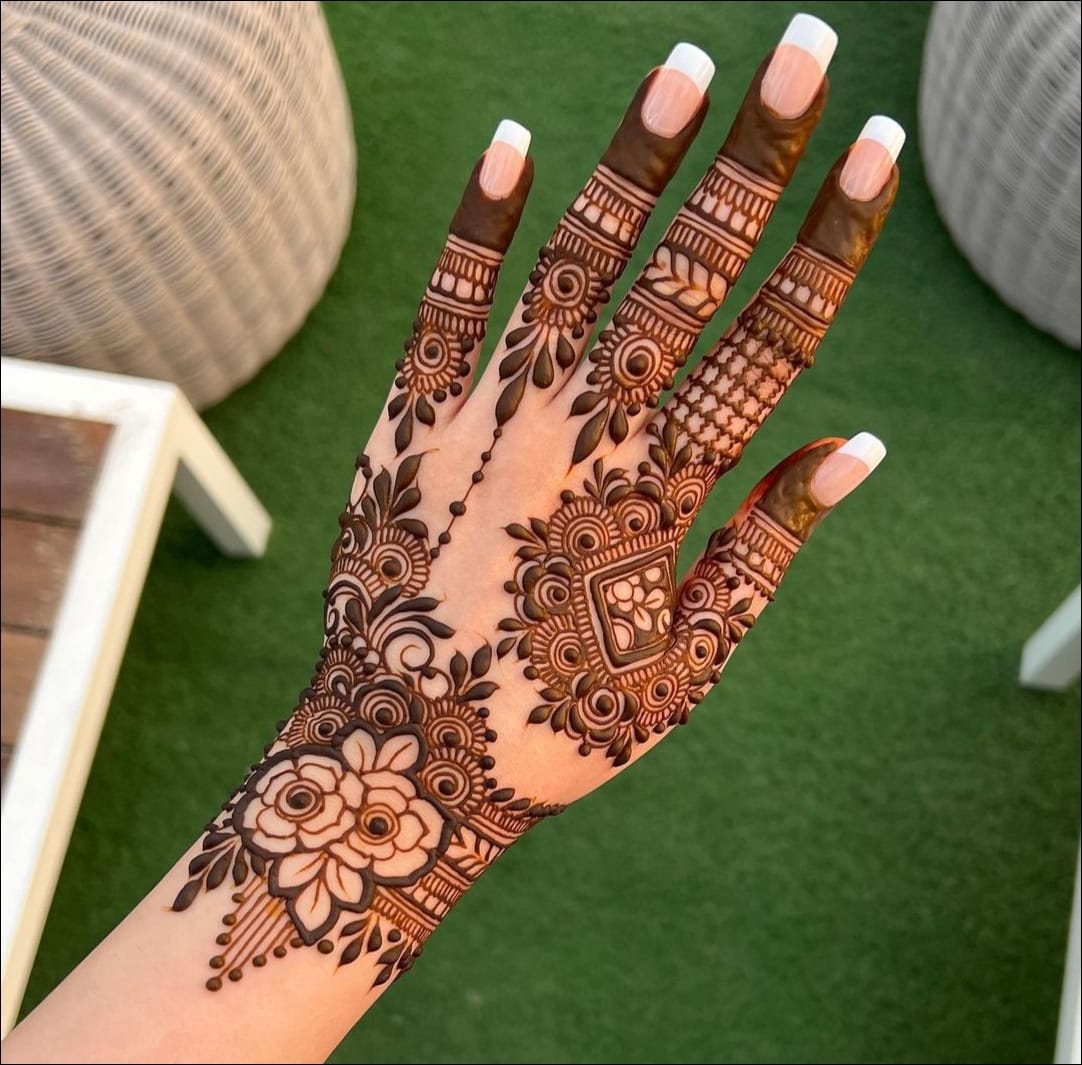 [1045+] Back Hand Mehndi Design Images, Photos & Pictures (2024 ...